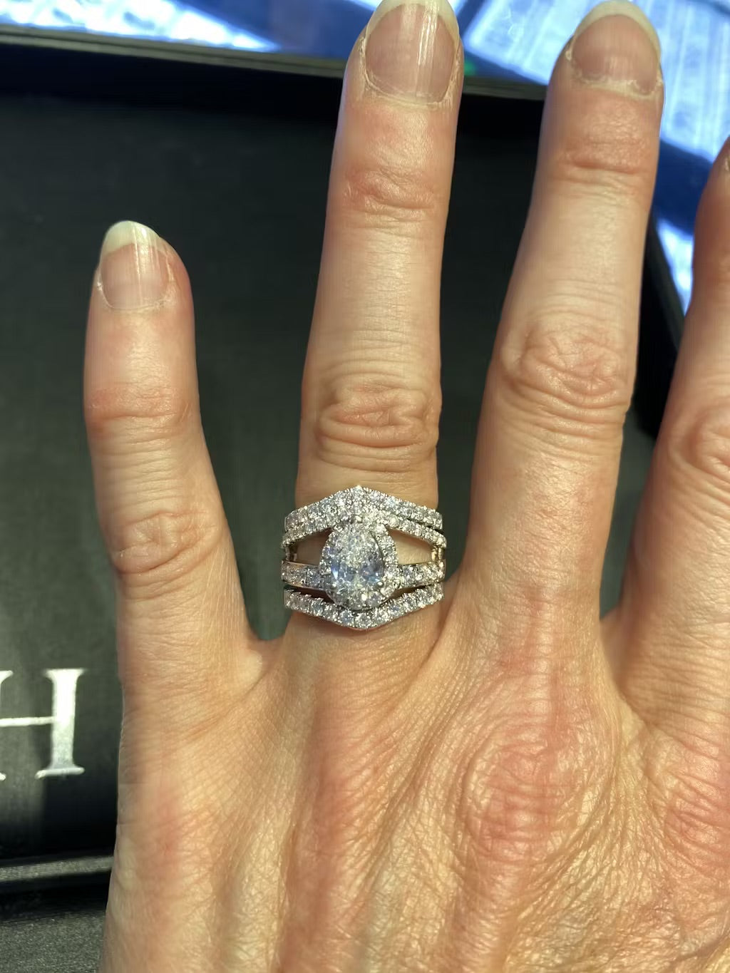 Bending Tradition: The Curved Wedding Rings Trend Explained – SH Jewellery