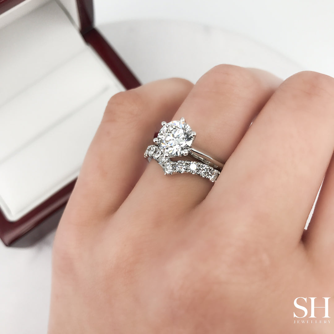 Bending Tradition: The Curved Wedding Rings Trend Explained – SH Jewellery